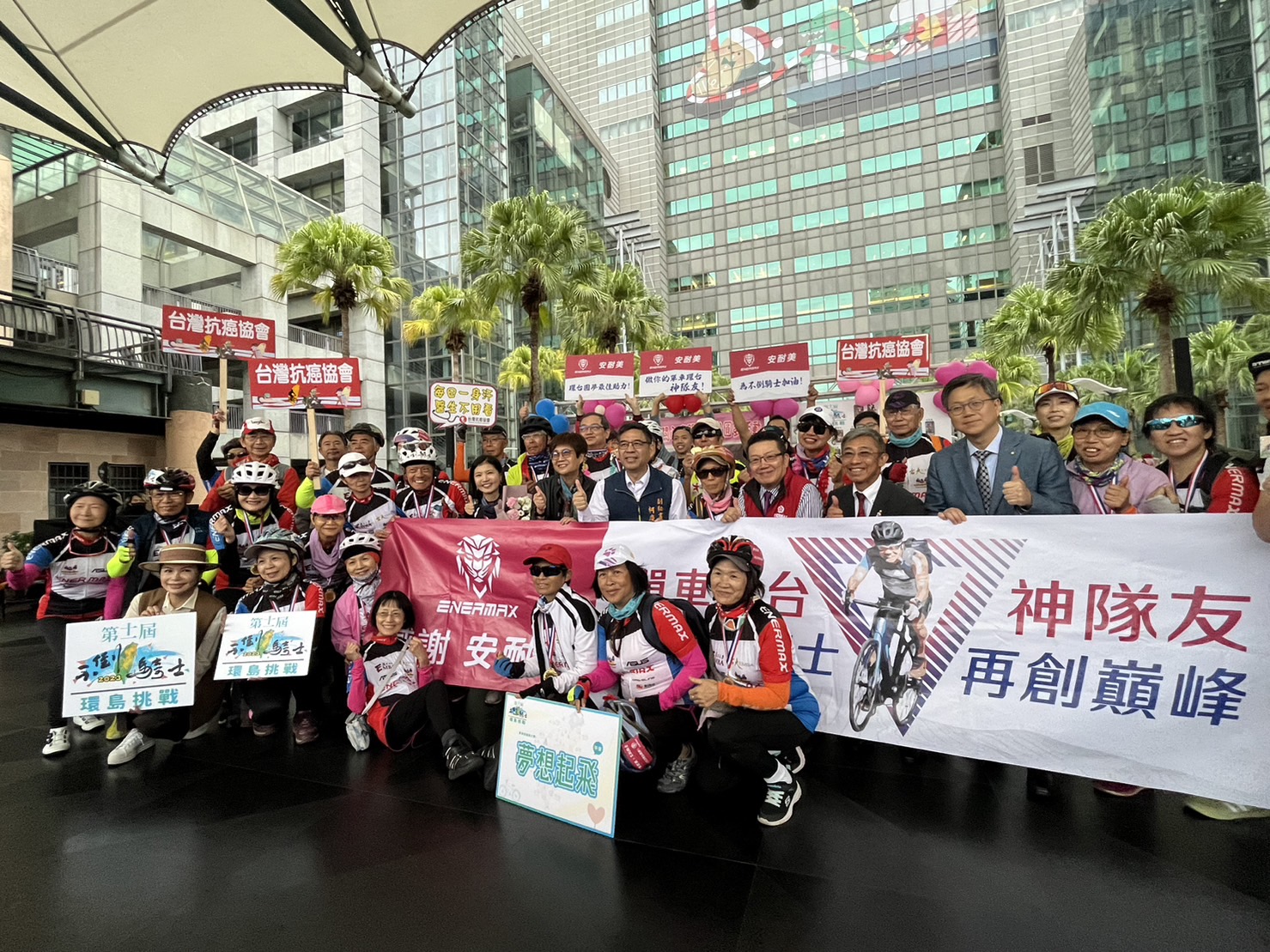 The anti-cancer rider completed the 1,100-kilometer cycle around Taiwan ...
